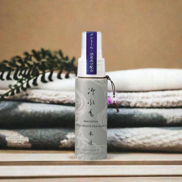 商品名：線香 香彩堂 冷水香 〜木蓮と薄荷の香り〜 50ml RSK-09型　番：RSK-09●商品内容：夏の暑い時やリフレッシュをしたい際にシャツ・スカーフ等を始めとしたリネン類へ。ほのかに香りをつけながら楽しんでいただくことができます。...