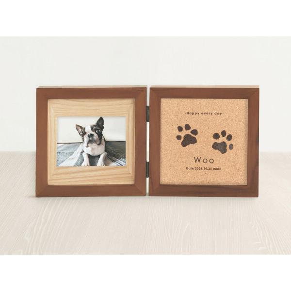 愛犬・愛猫の思い出をナチュラルモダンに飾れるフォトスタンド。かわいい肉球のカタチをコルクボードにオーダーメイドで刻印いたします。「天然木×コルク」を組み合わせた自然素材は、どんなインテリアにもなじむ、上品でやさしいデザイン。折りたたみ式のブ...