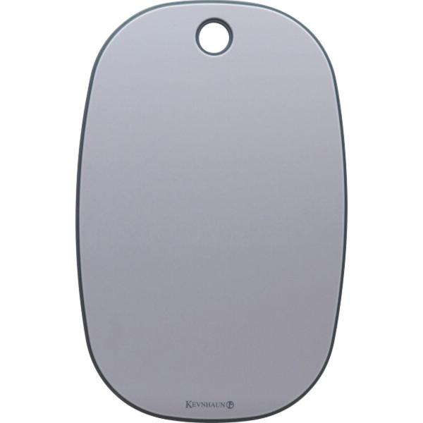 食材を使いやすい形のまな板。横幅があるので、ネギやゴボウなどの長い食材を切るのに適しており、一度にたくさんの食材を切ることが出来ます。両面使える仕様なので、食材によって使い分けいただけます。色移りが目立ちにくく、柔らかな印象のブルーが特徴。...