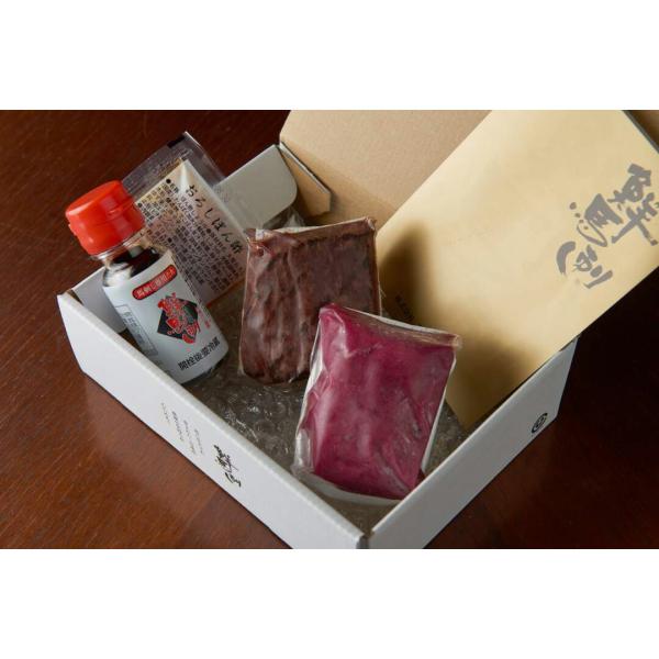 国産の赤身馬刺しと直火で焼き上げたタタキのセットになります。商品内容馬刺し赤身、馬刺しタタキ各80g×各1、タレ50ml×1、おろしポン酢20g×1商品サイズ：約138×190×64.5型番：KAT-2温度帯：冷凍賞味期限（製造日より）・保...