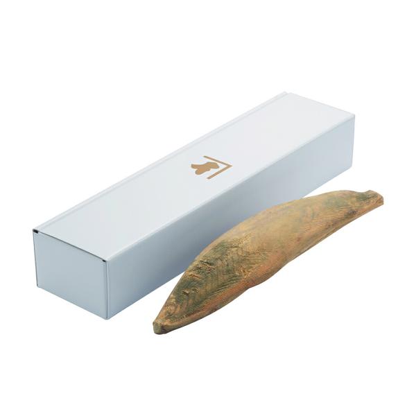 必要な時に必要なだけ。いつでも最高の香り・味わいを実現します。カビ付けと天日干しを繰り返し、3〜4ヶ月間の手間をかけて仕上げています。ひと手間かけて削る楽しみもまた、味わいのうち。日本の伝統を伝える鰹節の逸品 ー本枯鰹節ー。削りたての、より...