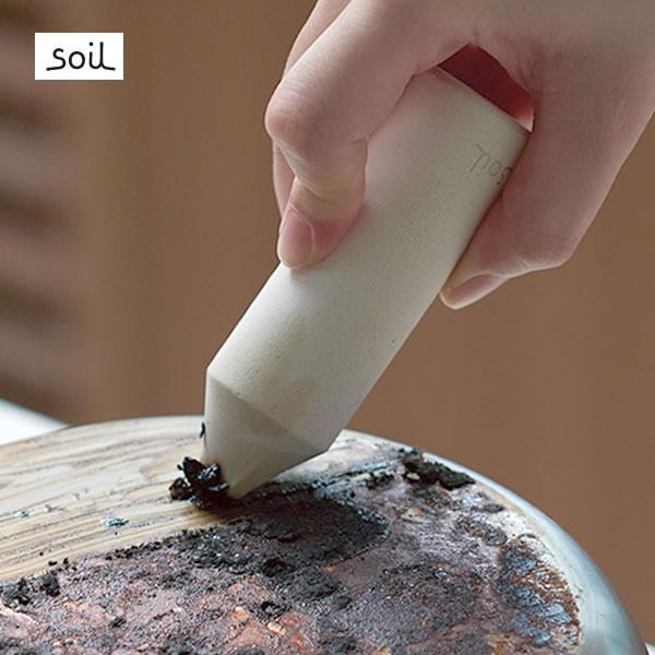 KITCHEN ERASERキッチン　イレイサーERASER（イレイサー）とは「消しゴム」のこと。なべの底のコゲを推します。珪藻土で人気のsoilに新作登場。うっかり焦がしたなべ底の焦げやフライパンの裏の焦げ跡など、クレンザーで磨いてもなか...