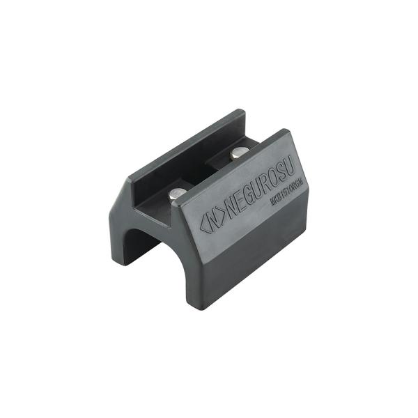 【仕様】 ●使用済みタイヤをリサイクル処理して再加工した製品です。 ●モルタル製ブロックのように落としても割れたり欠けたりしません。 ●本体がゴムで屋上の防水塗膜を傷付ける恐れがありません。 ●軽量なので持ち運びが容易です。 ●本体がゴムで...