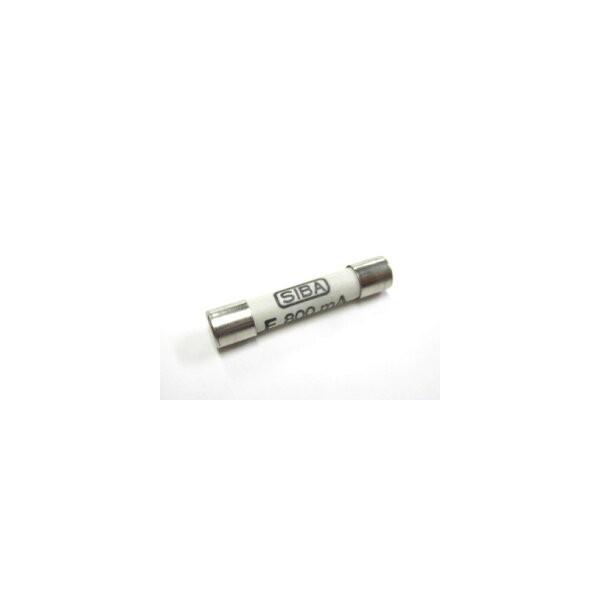 寸法：φ6.35+/-0.1×31.8+/-0.8mm<BR>定格：800mA/600Vブランド：SIBA品番：7009463構造：セラミックチューブ+　　　ニッケルメッキ真鍮キャップ認証：CE数量：1個