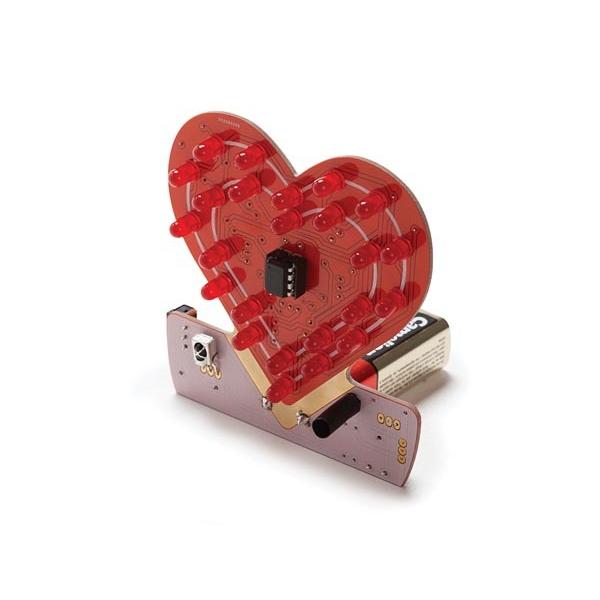 半田を用いた組立が完了すると、ハートビートガジェットは、離れた場所からあなたの存在やあらゆる形態の動きを検出できるようになります。 どのように？ 赤外線ライトと赤外線受信機が搭載されていて、赤外線受信機が赤外線を認識している限り、LEDは機...