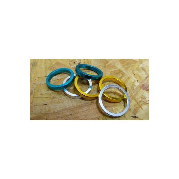 スノースクート用アルミのステムスペーサーです。カラーを楽しみましょう,径は1-1/8(28.6mm)。