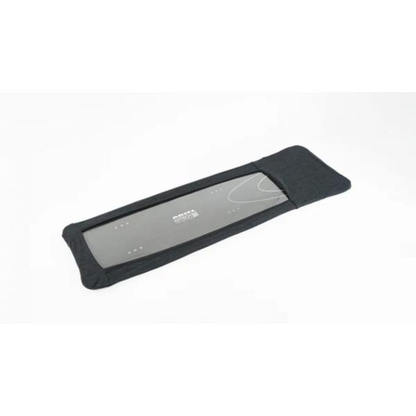 7種類のパターンから、適合のボードに合うものを前後で選んで使用します。生地は伸縮性のあるニットで通気性が良いです。伸縮性を生かしたスリップオンタイプになっているので装着も簡単です。汎用品なので色んなボードにルーズフィットします。お車の中に積...