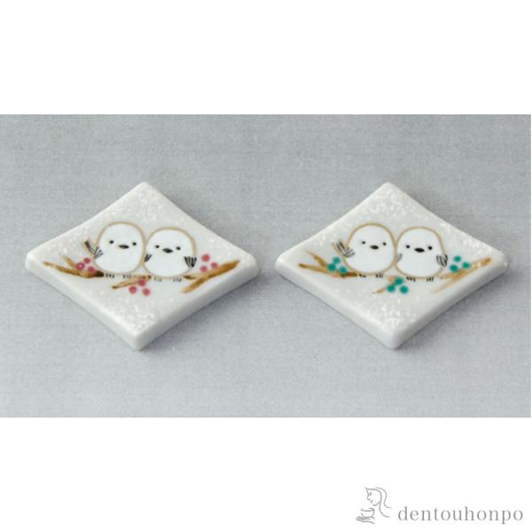 並んで木にとまる愛らしい2匹のシマエナガが描かれています。銀彩で雪を表現したユニークな箸置きです。■ ペア箸置 シマエナガ 【 清水焼 京焼 】＜仕様＞・ショップ品番：kmk1897・材質：磁器・商品サイズ：幅:5cm × 奥行:3.5cm...