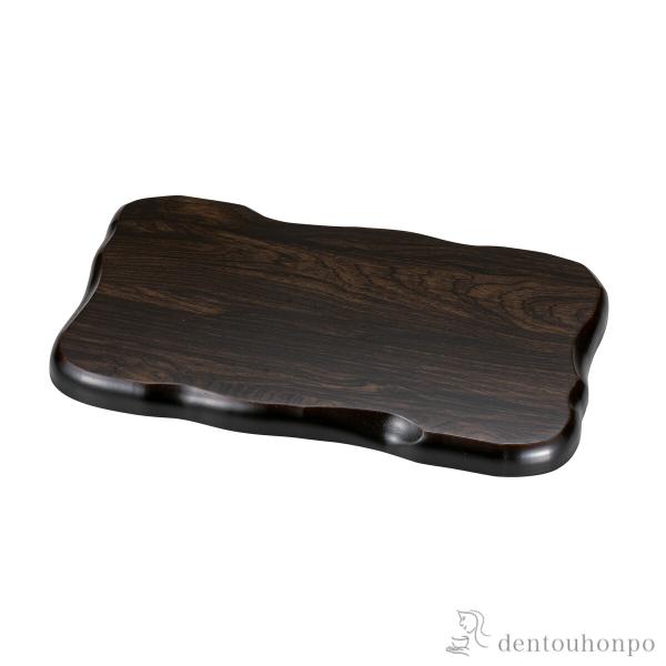 落ち着いた黒丹調が魅力の平板は、和の空間に高雅な雰囲気を添えます。日本の伝統と現代の感性が融合した逸品を、日々の暮らしに取り入れてみませんか。■ 平板 （黒丹調） 12号 【 九谷焼 】＜仕様＞・ショップ品番：kti9275・材質：本体:木...