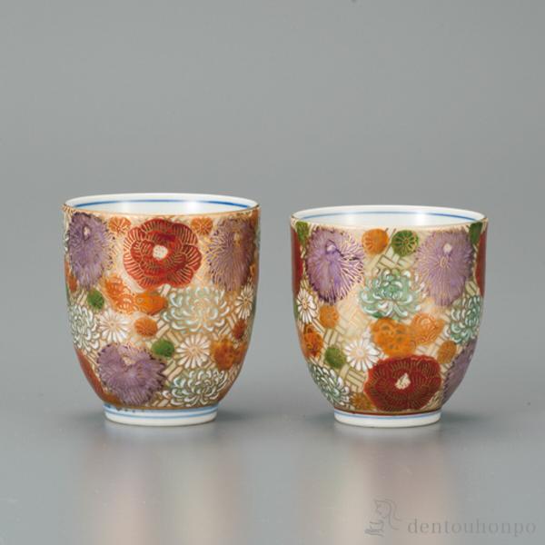 九谷焼の金花詰ペア湯呑は、上品な輝きと深い歴史が織りなす逸品です。優雅な花柄が施され、毎日のひとときを特別な時間へと変えます。夫婦円満の象徴としても人気が高く、新たな門出や節目の贈り物として最適です。この湯呑で心に豊かさを届けてみませんか。...