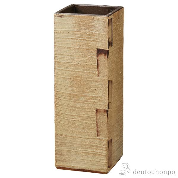 玄関先を演出する信楽焼の傘立ては、お迎えするお客様へのおもてなしでもあります。雨の日が主役ですが、あるだけで存在感があり、インテリアとしても素敵です。傘立ては、信楽焼の得意とする大型造形技術が最大限に活かされた信楽を代表する作品です。新築・...