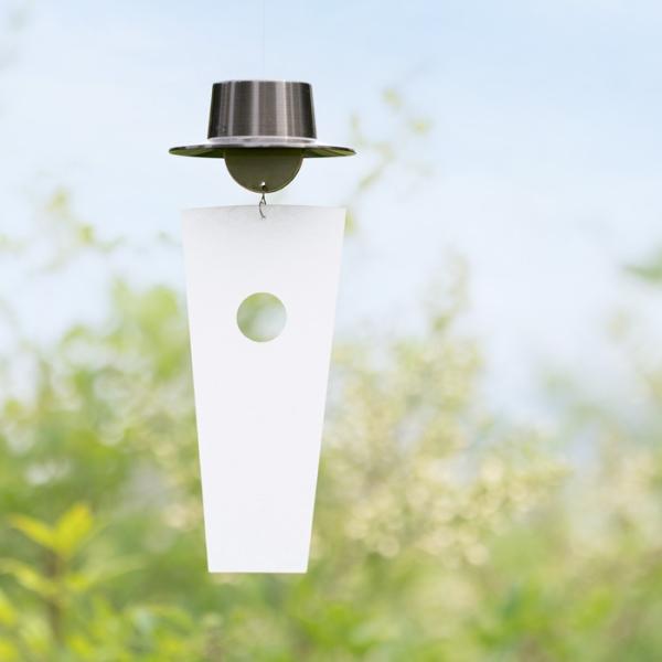 富山県高岡市の伝統産業「鋳物」の鋳造・加工技術を生かし、現在のライフスタイルにも合うデザインに仕上げました。素材の美しさを表現するため、職人が一つ一つ手作業でロクロ仕上げを施しています。■ 風鈴 PaPa 短冊付 【 能作 / 高岡銅器 】...