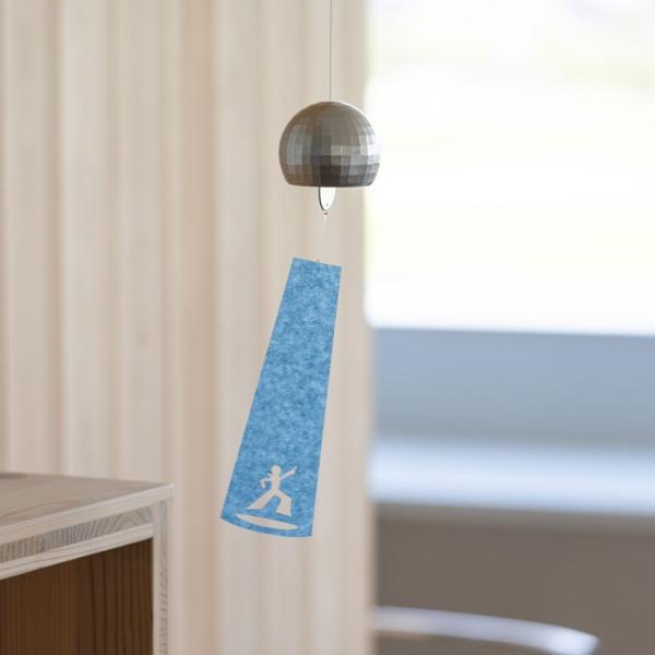 富山県高岡市の伝統産業「鋳物」の鋳造・加工技術を生かし、現在のライフスタイルにも合うデザインに仕上げました。素材の美しさを表現するため、職人が一つ一つ手作業でロクロ仕上げを施しています。■ 風鈴 ミラーボール 短冊付 【 能作 / 高岡銅器...