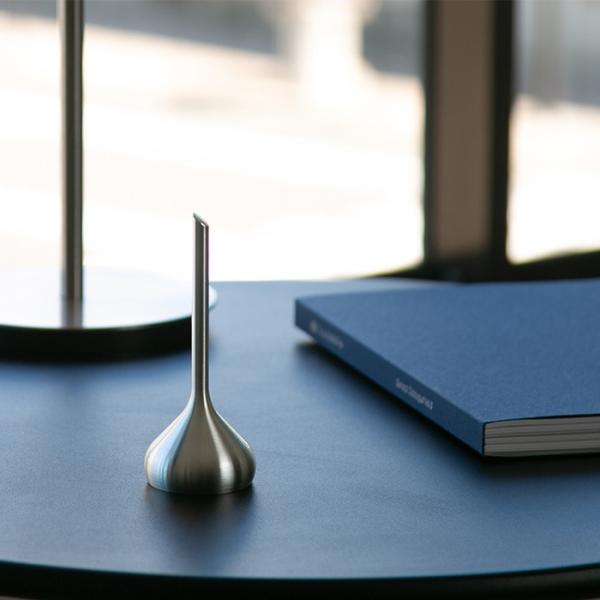 富山県高岡市の伝統産業「鋳物」の鋳造・加工技術を生かし、現在のライフスタイルにも合うデザインに仕上げました。 素材の美しさを表現するため、職人が一つ一つ手作業でロクロ仕上げを施しています。■ ベル オニオン シルバー 【 能作 / 高岡銅器...