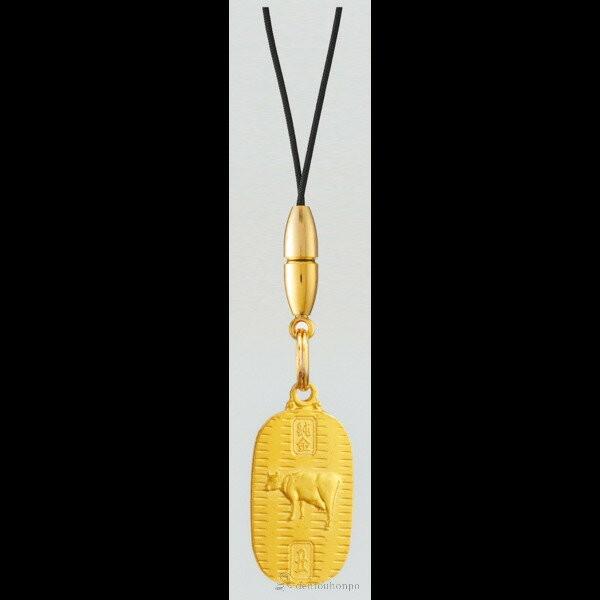 細やかな細工が光る純金の小判型ストラップです。自分の干支を身に付ける風習は、「無病息災・厄除祈念」として古来より大切に受け継がれてきました。健康や出世、金運、商売繁盛など、身に付けることで、運気を上げてくれそうです。■ 純金製 ストラップ ...