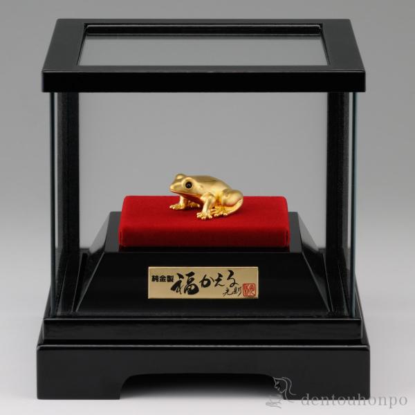 可愛らしい蛙を表現した純金（K24）の置物です。かえるは、長寿・魔除け・月の神様として、世界中で親しまれており、日本では江戸時代から火災ややけどを防ぐお守りとされていました。また、無病息災・子孫繁栄、家族やお金が無事かえるとして、多くの人々...