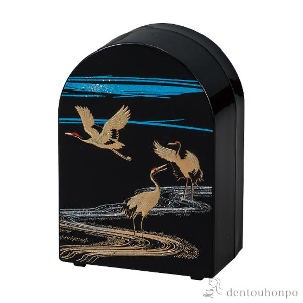 優雅な鶴の舞が描かれた山中漆器の漆芸リトルオルゴール。音色と共に伝統の美しさをいつまでも感じることができます。静かに日常に彩りを加えるこの逸品は、あなたの空間に静寂と癒しをもたらします。大切な方への贈り物としても最適です。日本の職人技を手に...