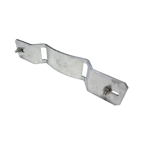 イワブチ 高圧計器箱取付金具 BXG九州電力規格品板厚:3.2mm計器箱類の取付け用として使用されます。上部用、下部用2個で1個です。自在バンド『ABT』25mm幅や、IBT25mm幅の自在バンドと合わせてご使用ください。