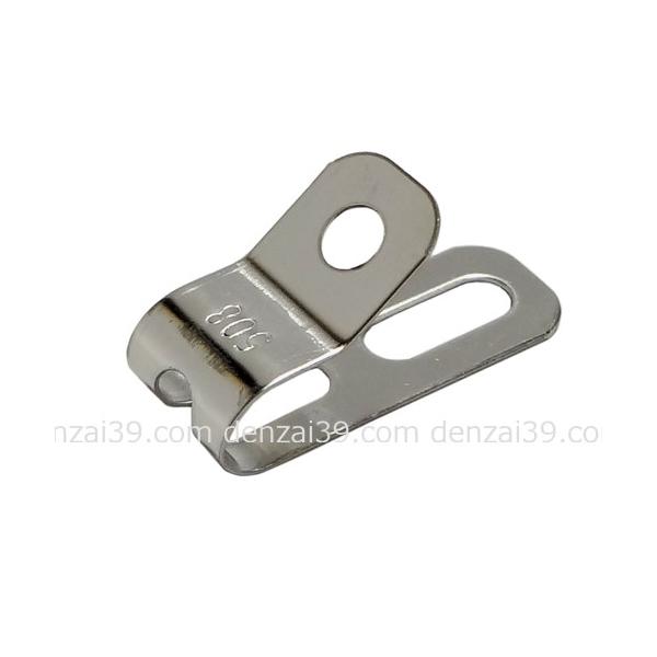 ■品番:M2-508S (ステンレス製)■サイズ:508■適合径:φ5.4〜φ8■適合ビス:M3.5〜M4.0の丸頭ビス(ステンレス)■材質:SUS304 バリ研磨処理加工同軸ケーブルなどの丸型電線の固定、電路資材の固定に利用されています。