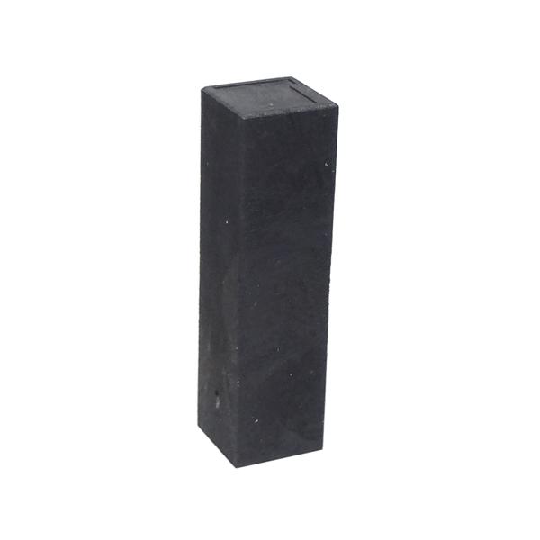 埋設標 C300リサイクルプラスチックを使用した樹脂製の埋設標です。輸送時に欠けやすいコンクリート製よりも軽くて丈夫。・サイズ 300mm×80mm×80mm・重量:約1.7kg■メーカーから入荷後の発送となります