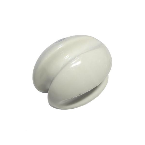 玉碍子 (小玉サイズ)横:76mm縦:67mm溝幅:24mm小玉サイズの玉碍子はメッセンジャーワイヤーのサイズ5.5SQ〜14SQくらいに使用されています。使用される方の感覚でお選び下さい。