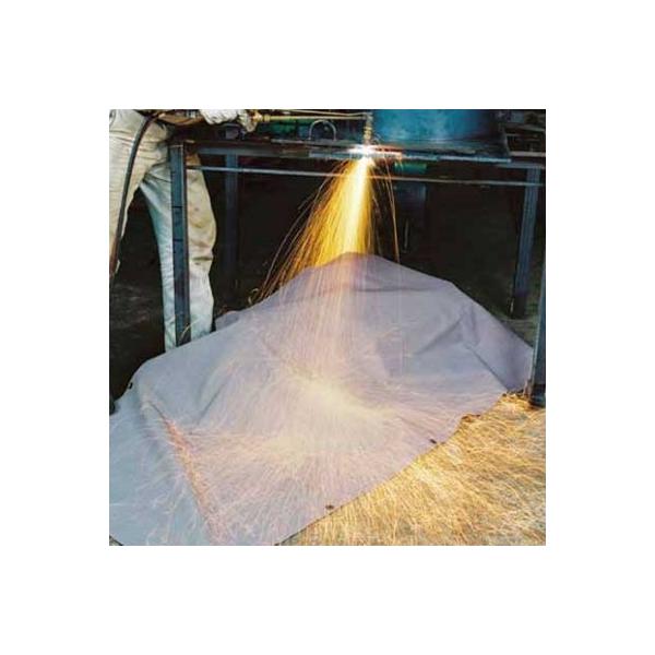 スパッタシート作業場等で鉄などの切断、溶接の際にでる火花から、床面を守るシートです。耐炎性、耐火性に優れ、空気中では燃えにくい素材です。軽量(約430g)で、ガラス繊維のような皮膚刺激もありません。・サイズ:920mm×920mm・厚さ:0...