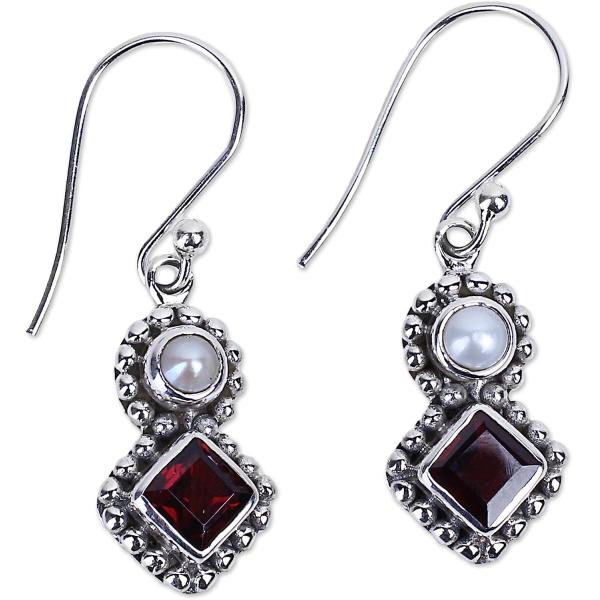 商品名Novicaガーネットクリーム養殖淡水パール。925シルバーダングルイヤリングコルカタ' Sparkle 'NOVICA Handmade Cultured Pearl Garnet Dangle Earrings Silver 92...