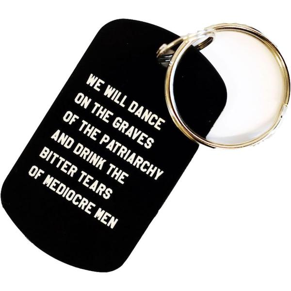 商品名愛国者の墓に踊るフェミニストキーホルダー ブラックとホワイトGet Bullish Dance on the Grave of the Patriarchy Feminist Keychain in black and whiteブラ...