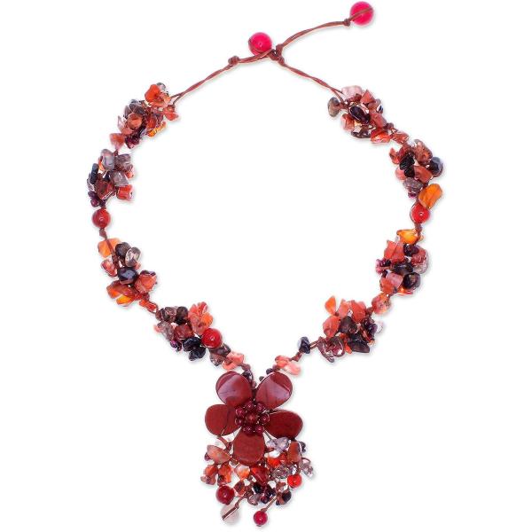 商品名NOVICA ジャスパー、染めのクォーツ、ガーネット、カーネリアンフラワーネックレス 15.25インチ、まばゆい咲き乱れる花NOVICA Handmade Floral Multi-Gemstone Beaded Pendant Ne...