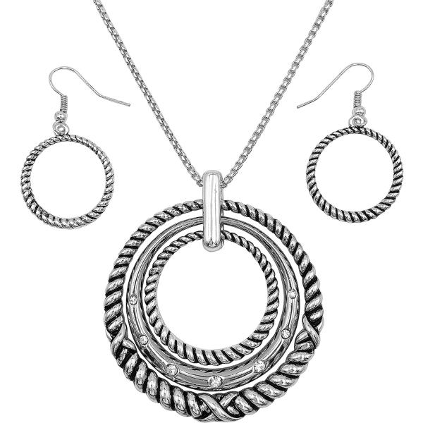 商品名Gypsy Jewels 3 Ring Pendant Statement Necklace &amp; Earring Set - Assorted Colors (Silver Tone Ribbed)ブランド：Gypsy Jew...