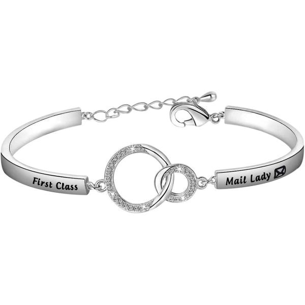 商品名bobauna Mail Carrier 調節可能なワイヤーバングルブレスレット ポストカードレターチャーム付き 郵便労働者への感謝のギフトbobauna Mail Carrier Adjustable Wire Bangle Bra...