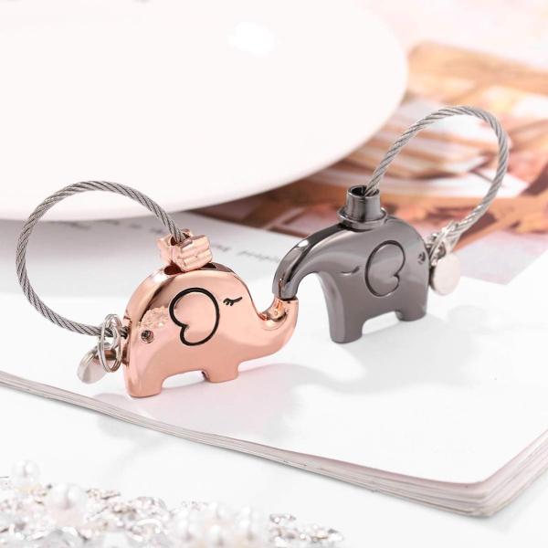 商品名IMIKEYA カップルキーホルダー 亜鉛合金製 かわいい象のキーリング カップル用吊り下げペンダント メンズ レディース ガールズ レディースIMIKEYA Car Purse Hooks 2 Pcs Couple Keychain...