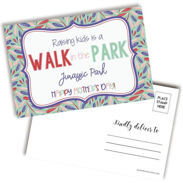 商品名AmandaCreation おもしろい「Raising Kids Is Like A Walk In Jurassic Park」 母の日 空白ポストカード 友人や家族に送るために 4インチx6インチ メモカード (20)Funny...
