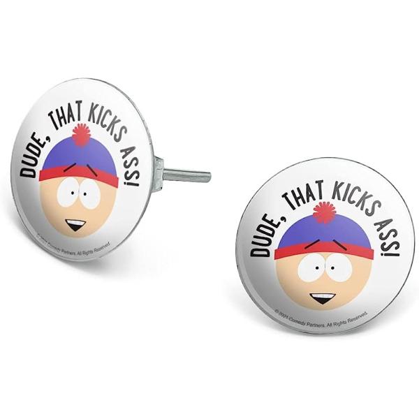 商品名South Park Stan That Kicks A** Novelty Silver Plated Stud Earringsブランド：GRAPHICS &amp; MORE商品サイズ：0.4 Inches高さ：1 cm横幅：1...