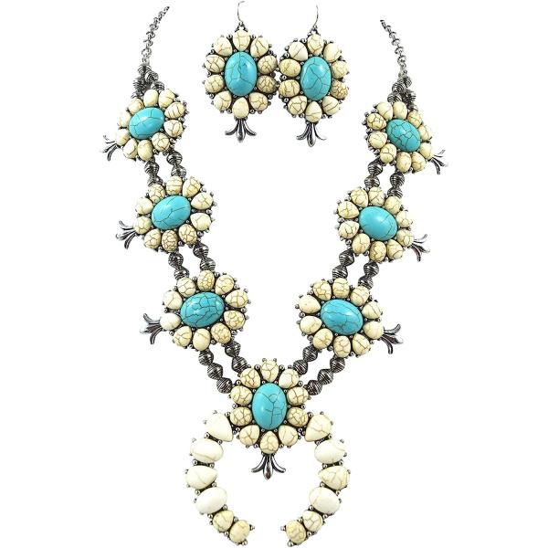 商品名Skelapparel Southwestern Howlite White and Blue Squash Blossom Statement Necklace &amp; Earrings Setブランド：Skelapparel商...