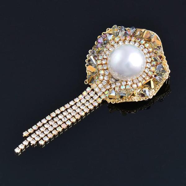 商品名WPYYI Crystal Brooch with Big Round Pearl Tassels Pendant Women's Fashion Accessoriesブランド：WPYYI商品サイズ：商品番号：色：Gold素材：Cr...