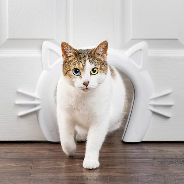 商品名PetSafe Cat Door - Cat Corridor for Interior Doors - Adds Privacy, Keeps Dogs Out of Cats Space, Food, and Litter Box...