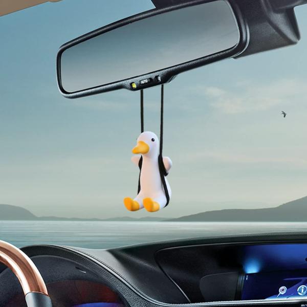 商品名VARGTR 超かわいいスイングダック車ペンダント、車のバックミラーハンギングアクセサリーオーナメントペンダント、漫画グースデザインカーオーナメントカーデコレーションアクセサリーミラーチャームオーナメント(A(クラシック))VARGT...