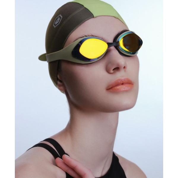 【発売日：2024年06月05日】アジア人のフェイスラインに合わせて設計されており、フィット感がありつつ、顔をシャープな印象にするメガネやサングラスの要素を取り入れたデザインです。また、２色のベルトが同封されており、簡単にベルトからレンズが...