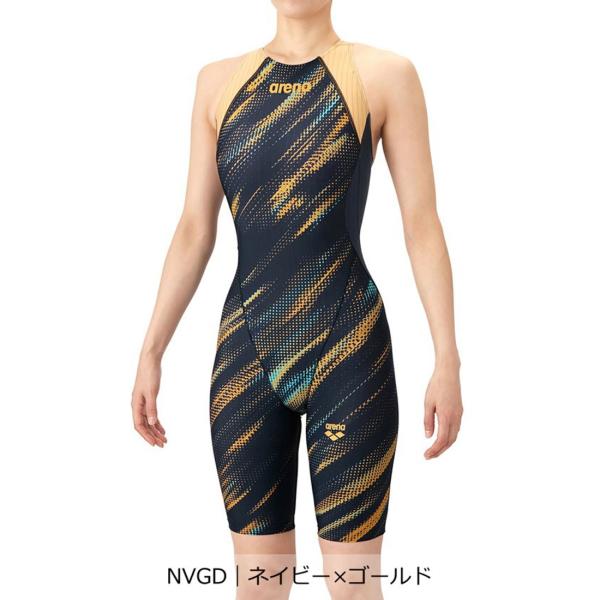 初級レーシングスイマーへ向けた「AQUA RACING」シリーズの競泳水着。公式大会に出場するために必要なWORLD AQUATICS（世界水泳連盟）承認モデル。環境に配慮したリサイクルポリエステルを使用したニット素材ECO AQUASTR...