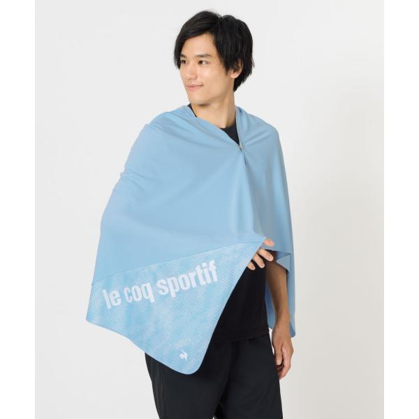 ●特徴・デザインポイント(1)水に濡らす (2)絞る (3)振るの3STEPで気化熱で-7℃の冷却効果。真夏のスポーツ時のクーリングに使用可能。グラフィックモチーフは2026年春夏で多く採用されている水面にうつる光と影をモチーフにしたデザイ...