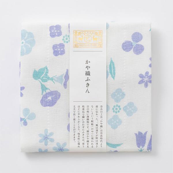 夏の花を紋様風に涼やかにデザイン紫陽花、蛍袋、朝顔、檜扇（ひおうぎ）、つゆ草、面高（おもだか）、月見草など、夏に咲く花々を紋様のようにデザインし、愛らしく散りばめました。青を基調とした涼しげな色合いが白地に映える、夏のちょっとした贈りものに...