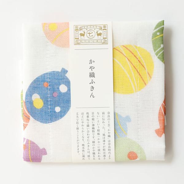 見るだけで涼やかさを感じる水風船を色味豊かに描きました。奈良の工芸「かや織」は、約1700年前に奈良に技術が伝わった「蚊帳(かや)」に使われる、風は通すが蚊は通さない目の粗さの薄織物です。5枚重ねで縫い合わせたふきんは使うほどにやわらかくな...