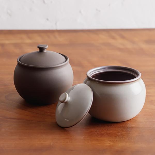 梅干しや、佃煮などのご飯のおともを入れる器。ころんとした丸い形が可愛らしく、どんな食卓にも合います。＊完全密閉ではありません。傾けたり等しますと中身が溢れますのでご注意ください。食洗機での洗浄が可能です。電子レンジでご使用いただけます。素材...