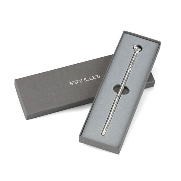 錫100%の抗菌作用があるマドラーです。実際の木の枝をもとにデザインしました。錫100％のためやわらかく、曲げてお使いいただくこともできます。錫は古来より、「錫の器に入れた水は腐らない」、「お酒の雑味が抜けて美味しくなる」などといわれ、酒器...