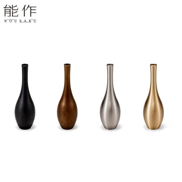素材の美しさが際立つ真鍮製のフラワーベースです。そろりとは、古くから茶席の花入れとして使用されてきた花器のこと。能作では一品一品熟練した職人がロクロ仕上げを施すことで、金属の持つ美しさを最大限に引き出しました。ミニサイズなので普段使いにもお...