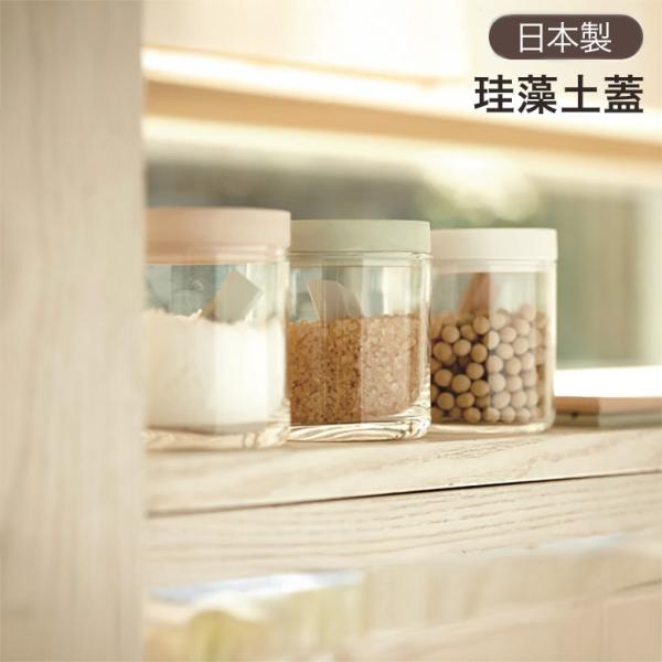 ガラス製のフードコンテナーです。吸水性の高い自然素材、珪藻土（けいそうど）が蓋になっており、上部から調湿します。容器がガラスでできていますので、 中に入っているモノが見やすく、簡単に洗うことが可能です。soilの珪藻土は安心の日本製です。容...