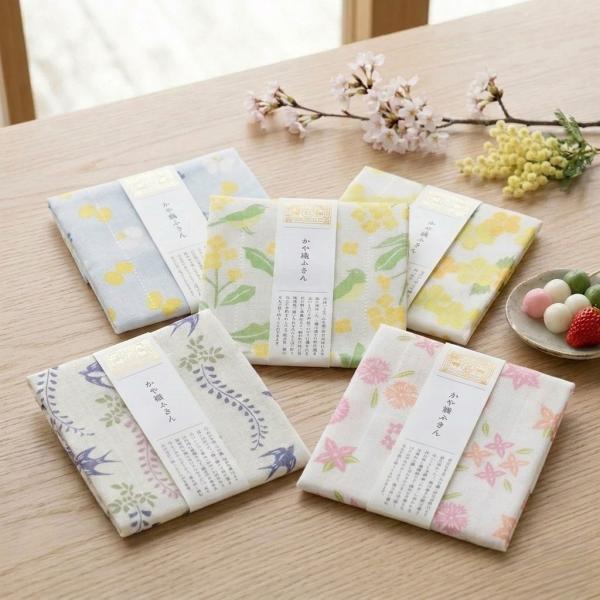 春らしい柄のふきんをセットにしました。大切な方への贈り物やお中元に是非どうぞ。セット内容（各1枚 / 合計5枚）・かや織ふきん 春の花紋様・かや織ふきん 藤と燕・かや織ふきん 花と目白・かや織ふきん 蝶々・かや織ふきん 山吹サイズ：30x4...