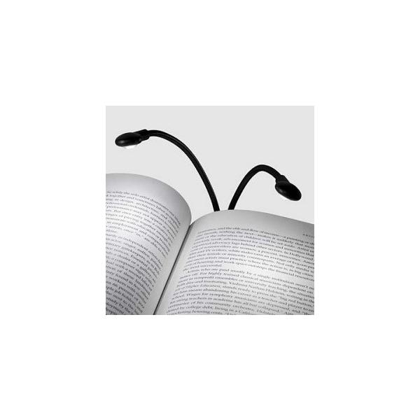 少し厚めの本を読むときにお勧めです。見開きにした本の真ん中に差し込んで、薄暗い部分ができないように2 個のLED の向きを調節すれば、ページ全体が明るく読みやすくなって、読書に集中できます。消灯後の飛行機の中で、どうしても資料を読まなくては...