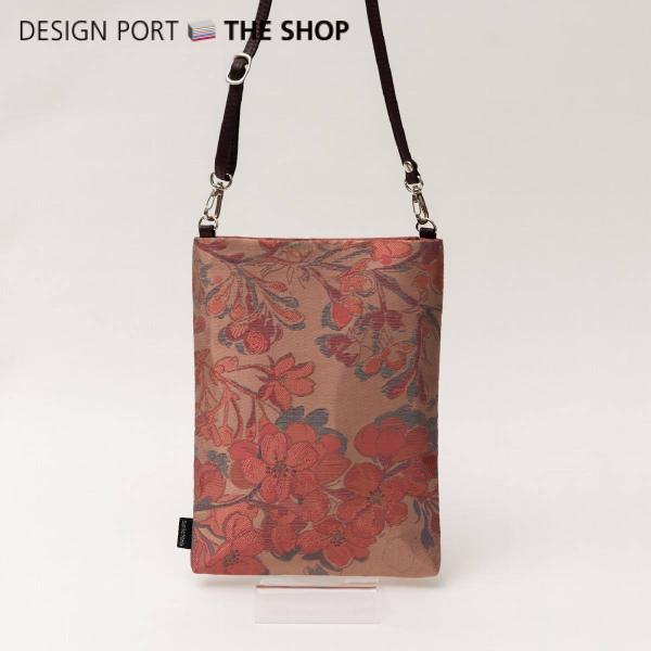 川島織物セルコン最上級インハウスブランド「Sumiko Honda」のファブリックコレクション。使い勝手のよいポシェットです。＜チェルカーレ＞春の訪れを象徴する桜の花をデザインした新柄。地組織の風通織のやわらかさとヨコ糸の変化にとんだ 様々...